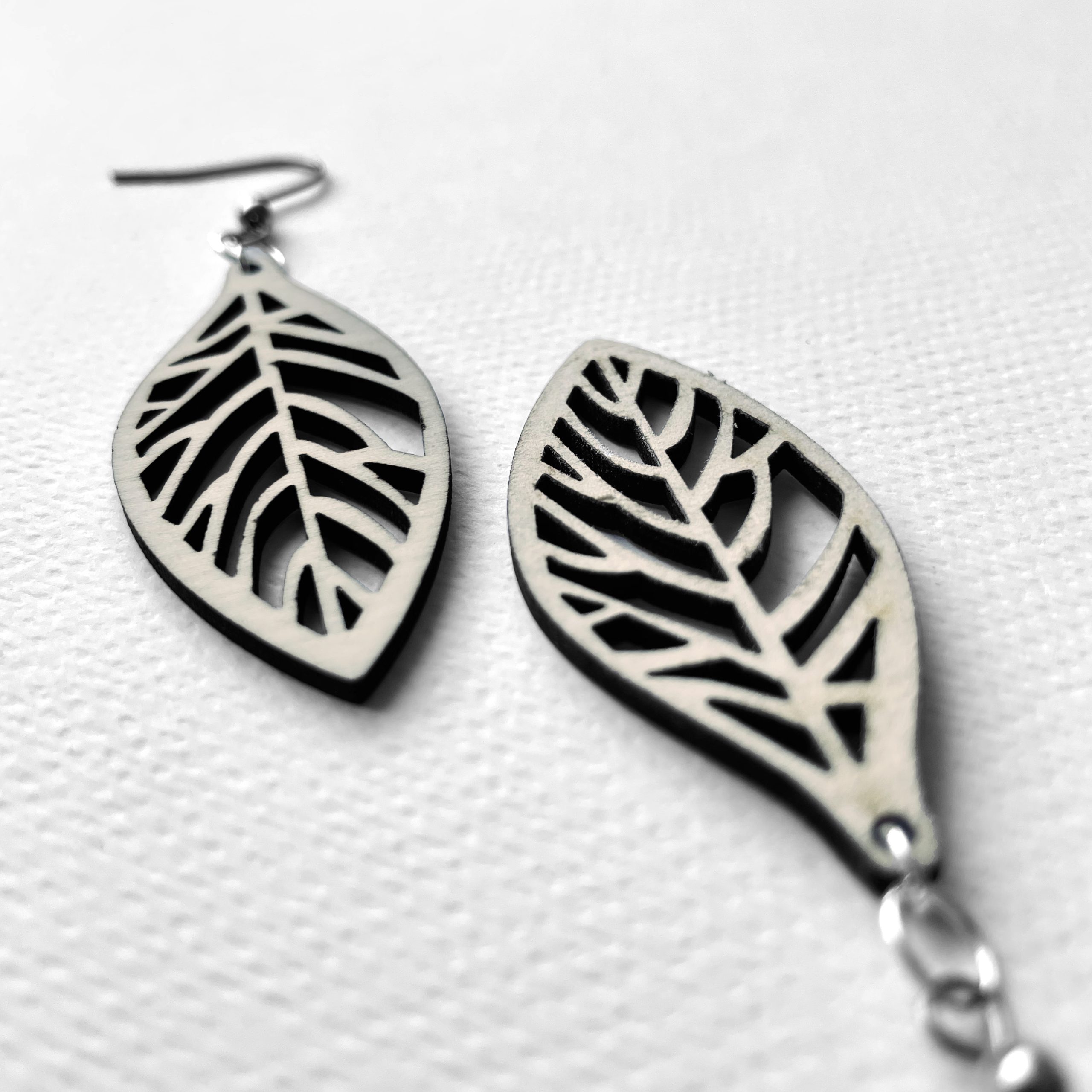 Lehti korvakoru, natural – Unum Design